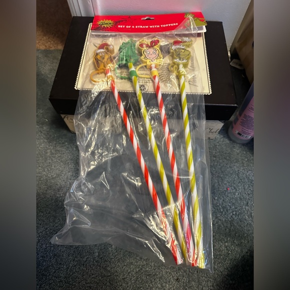 The Grinch | Dining | Colorful 4 Grinch Swirl Straws With Toppers ...